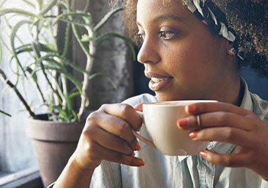 black-woman-drinking-tea